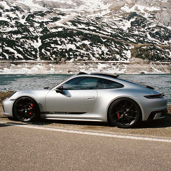 Power and Luxury of the Porsche 992 BC Forged EH-T01 - Baan Velgen